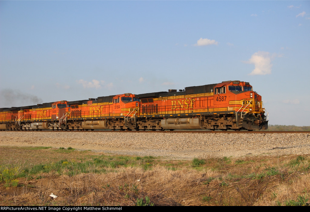 BNSF 4587